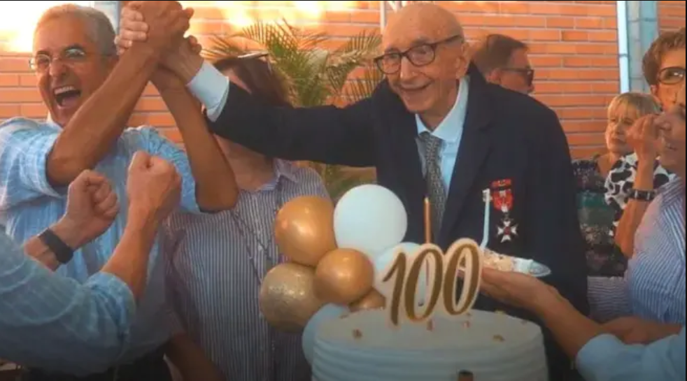 100-year-old Man Creates World Record After Working At The Same Company ...
